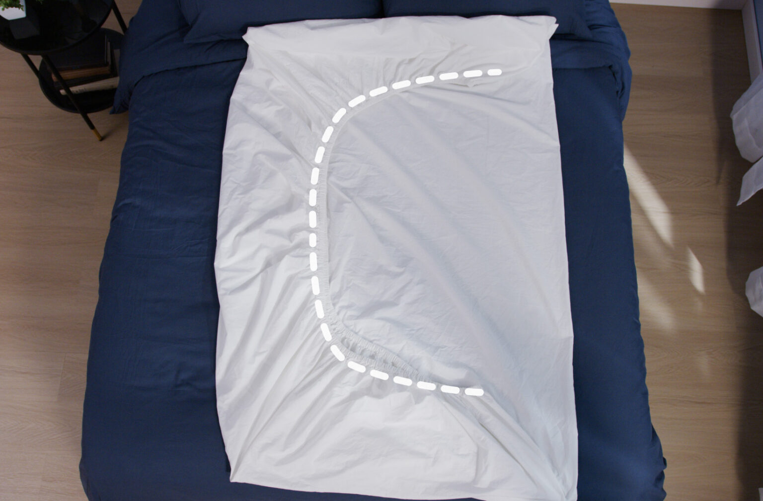 How to Fold a Fitted Sheet (2026): Two Easy Methods to Try